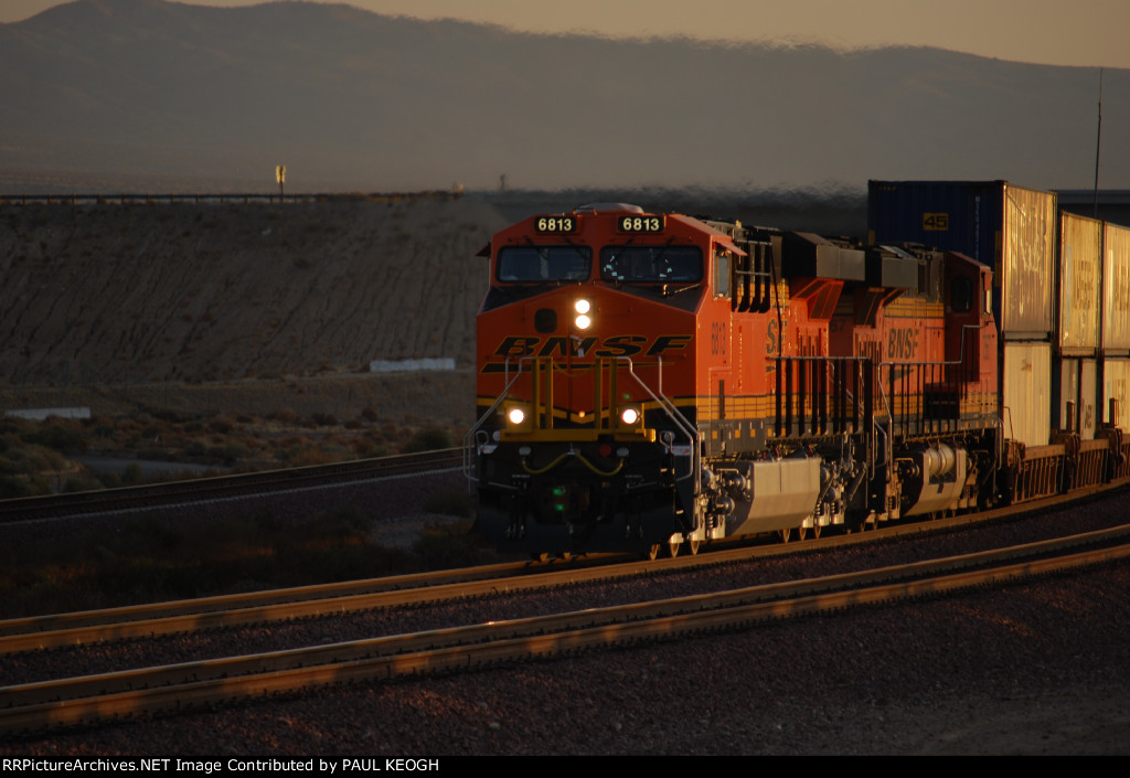 BNSF 6813 pulls westbound with a Z for LA at 07:46 am.